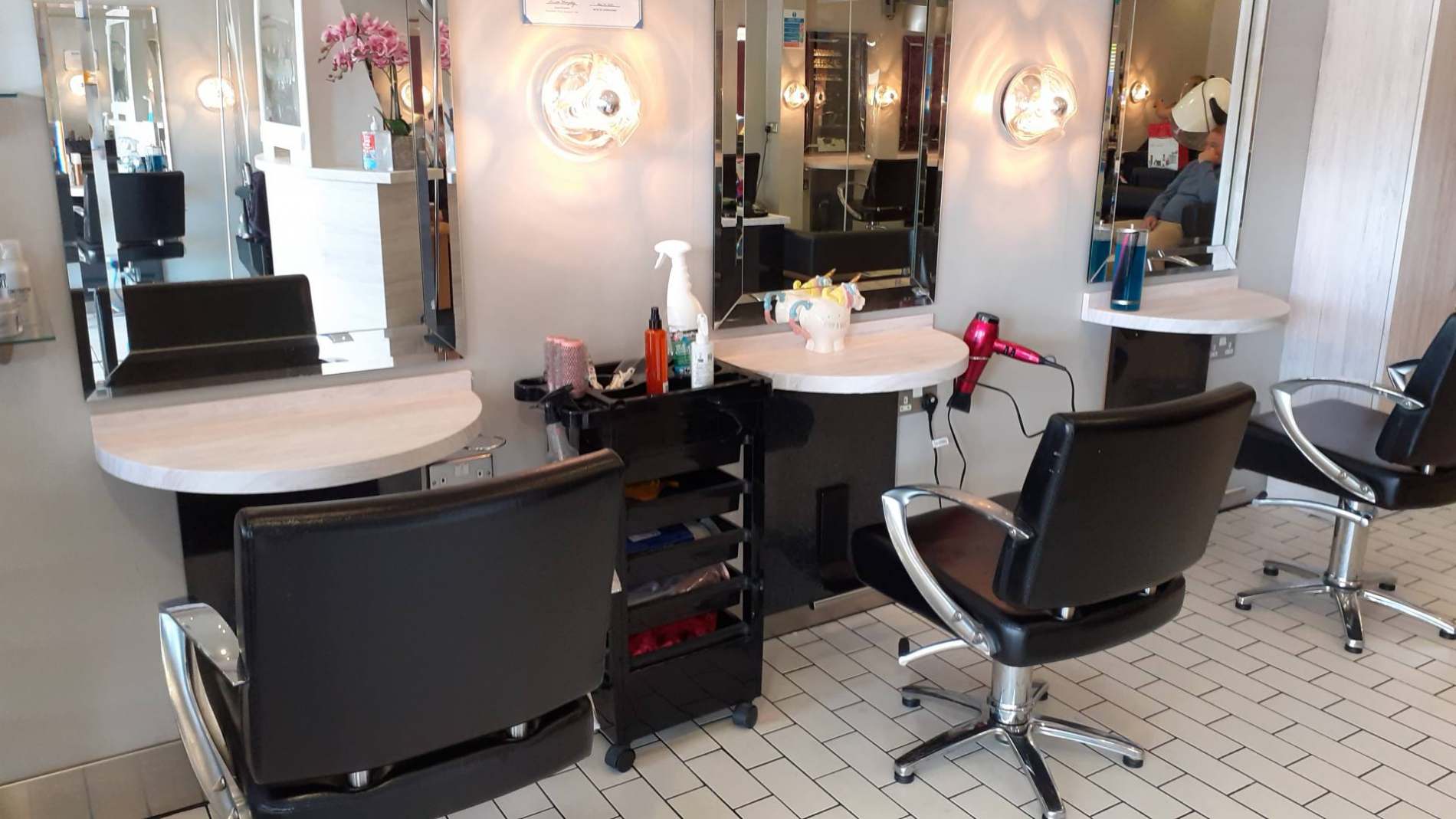 The Salon | Acute Look Hair & Beauty: premier hair salon in Basingstoke